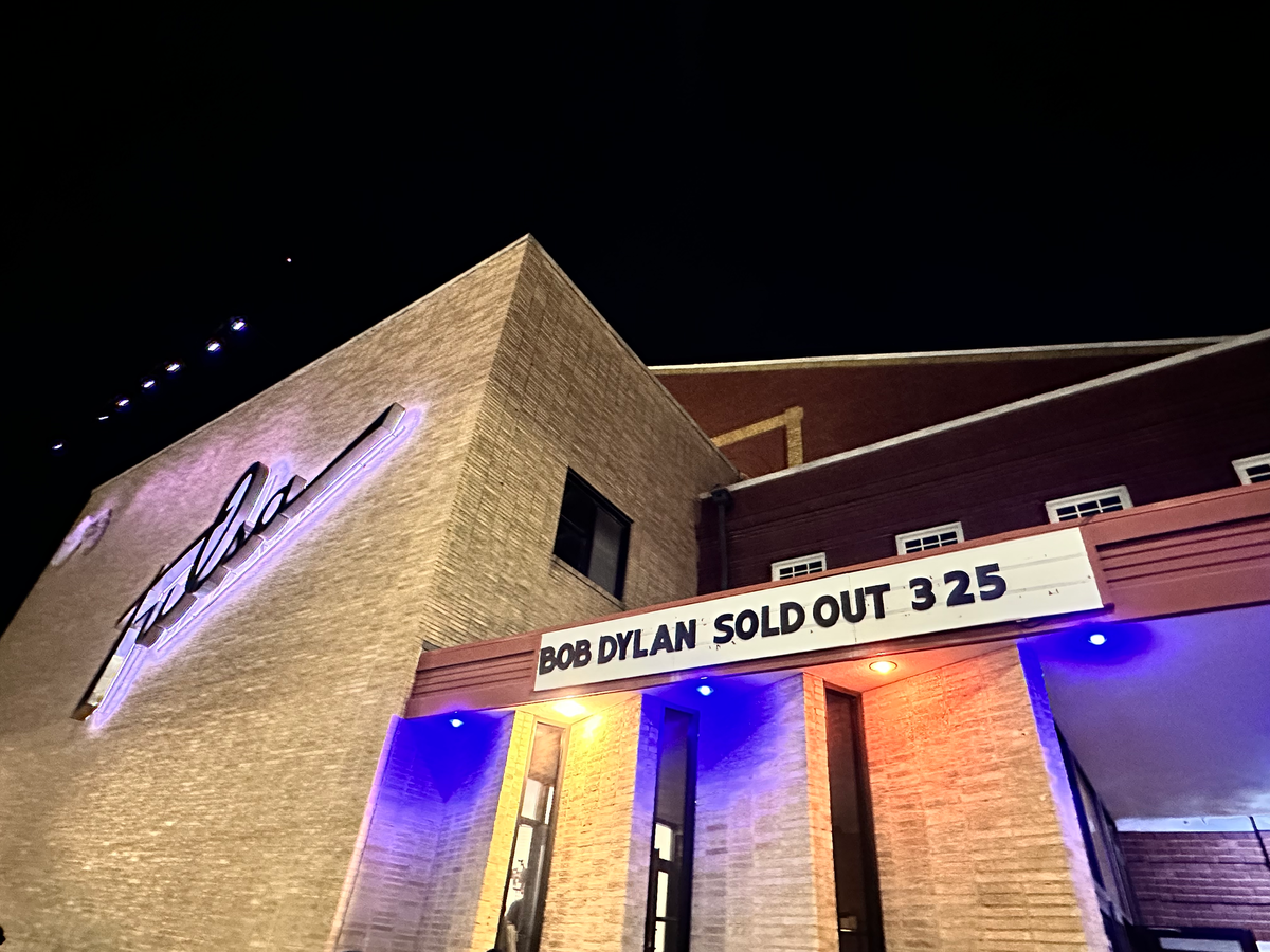 Bob Dylan Kicks Tour Off In Tulsa With Wacky Samba, Folk Noir Spookiness